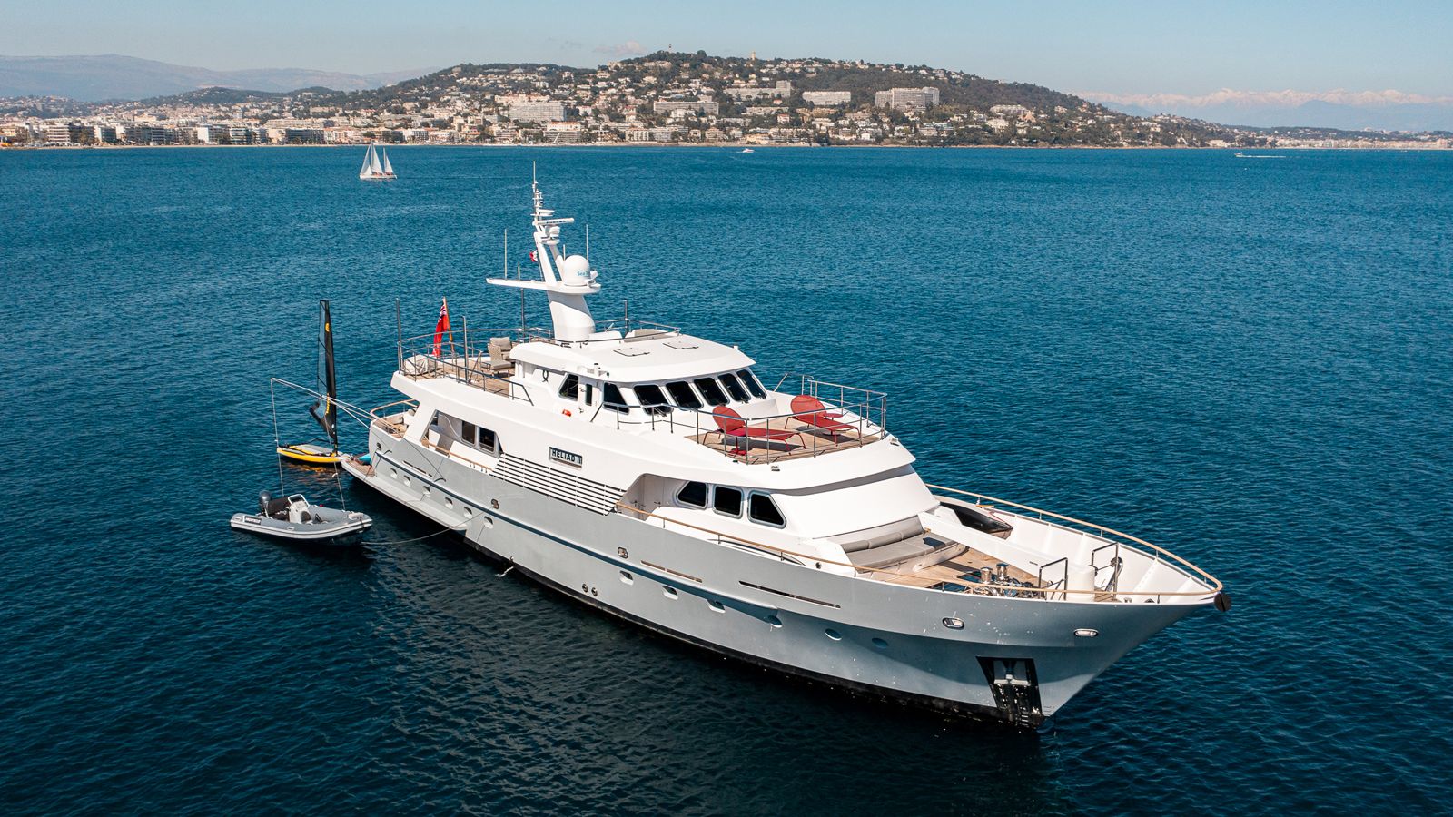 28m Lynx Yachts motor yacht Heliad III joins market